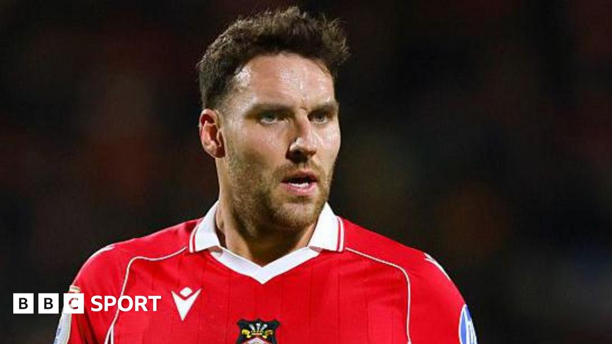 Matty James: Midfielder signs new Wrexham contract - BBC Sport