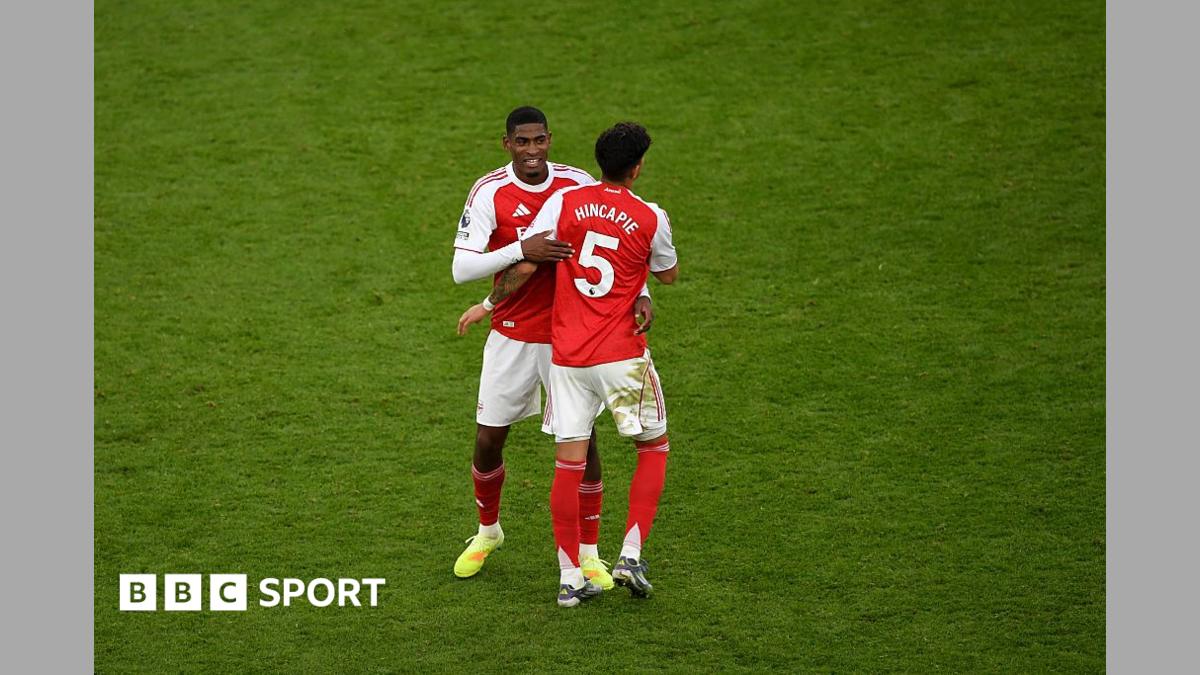 Arsenal news: Fan views on who should replace Gabriel - BBC Sport