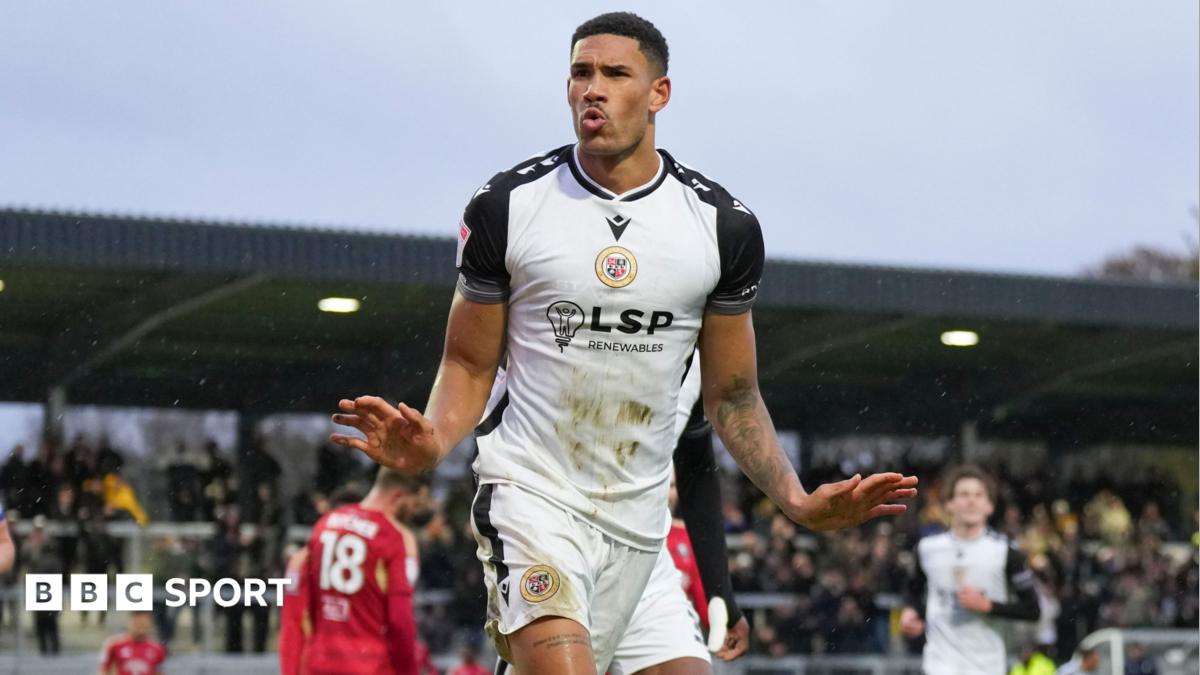 Bromley 2-0 Salford City: Lillywhites move into top three - BBC Sport