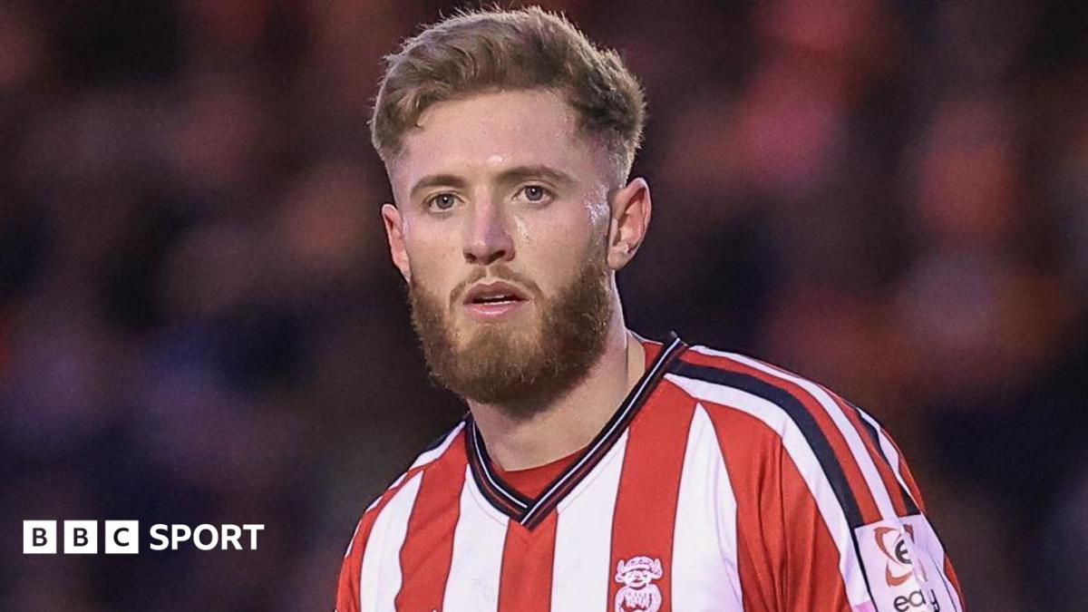 Colchester United sign midfielder Teddy Bishop from Lincoln City - BBC ...