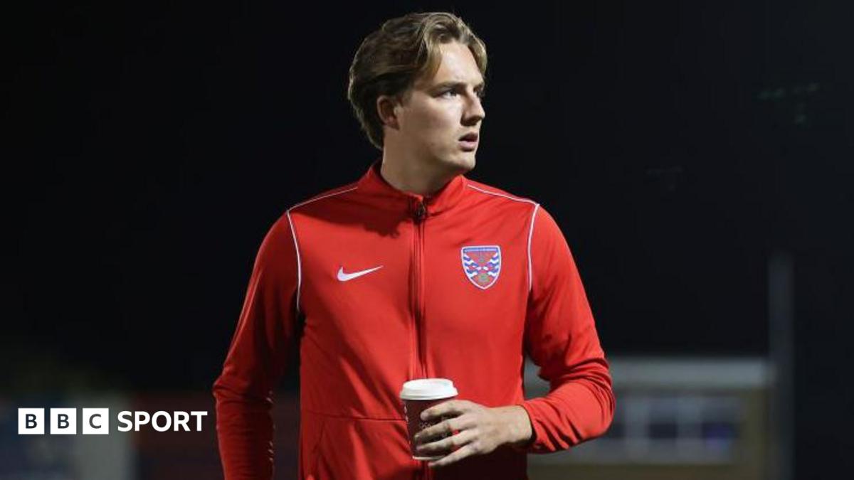Liverpool beat Arsenal to Salford's Will Wright - BBC Sport