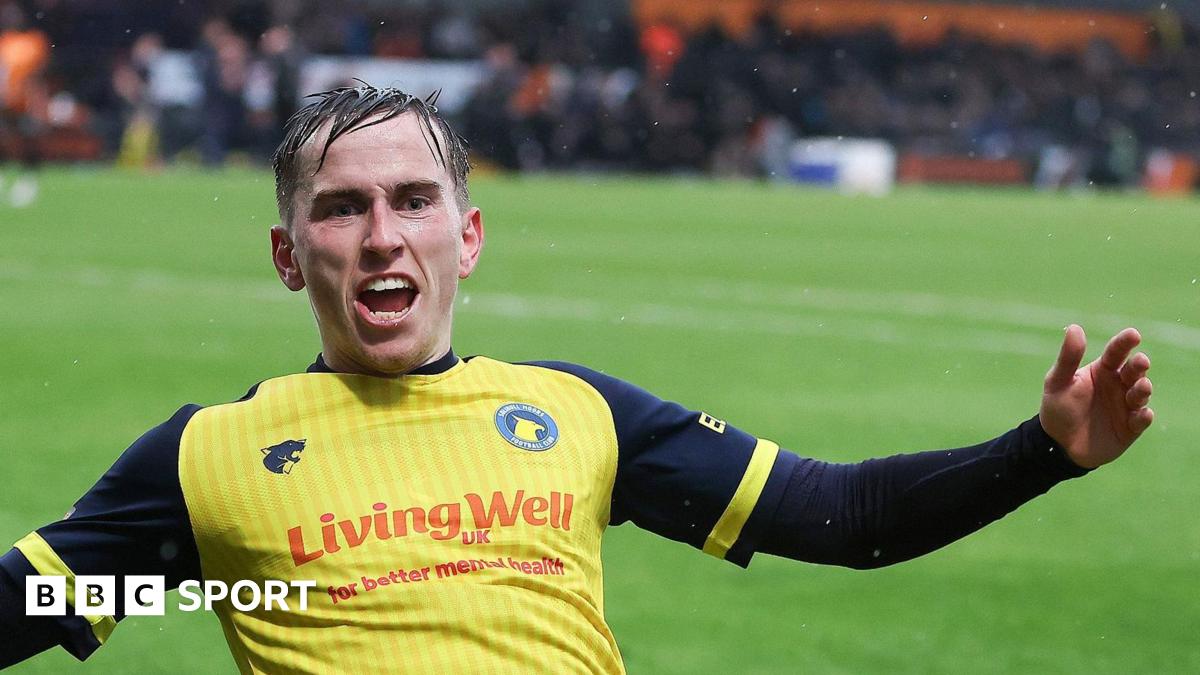 Joe Sbarra: Solihull Moors midfielder among 10 released by club - BBC Sport