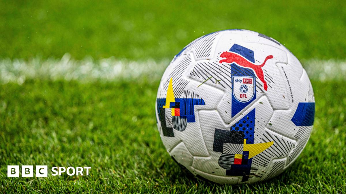 Wycombe Wanderers 1-2 Stockport County - BBC Sport