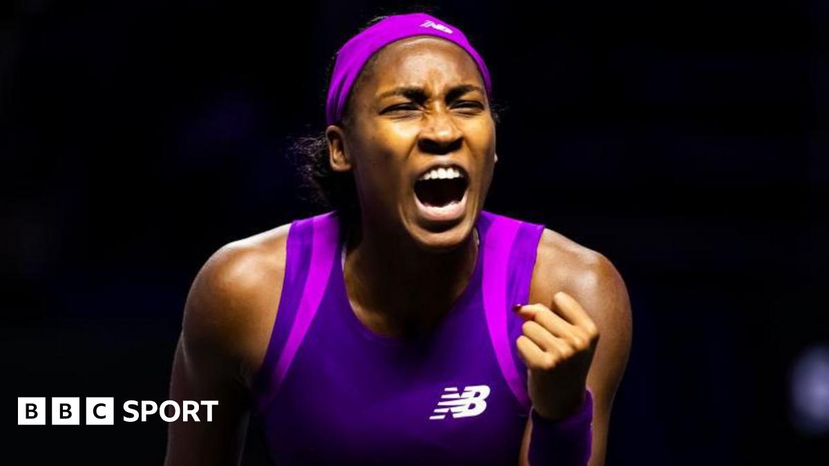 WTA Finals: Coco Gauff beats Iga Swiatek to reach semi-finals - BBC Sport