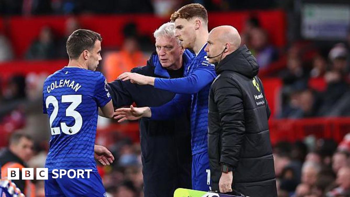 Everton news: Toffees open to right-back move in January - BBC Sport