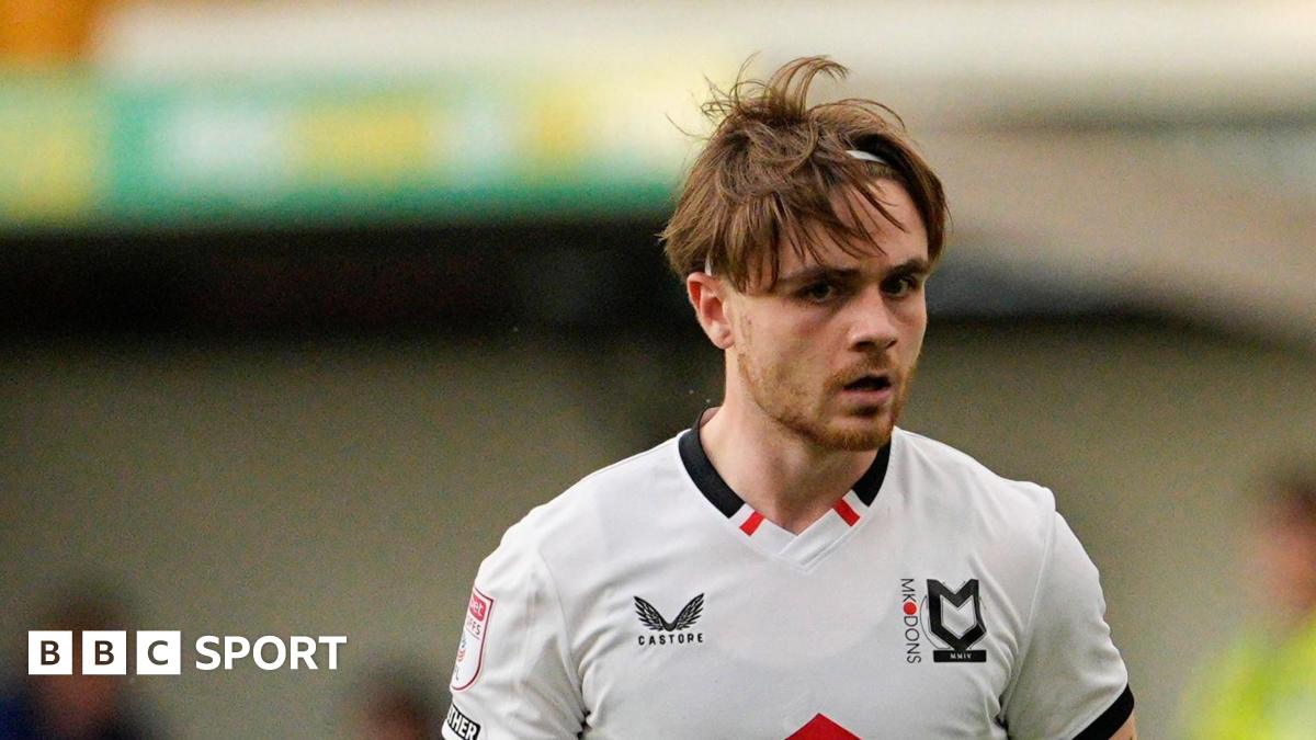 Lewis Bate: Stockport County sign ex-Leeds United midfielder - BBC Sport