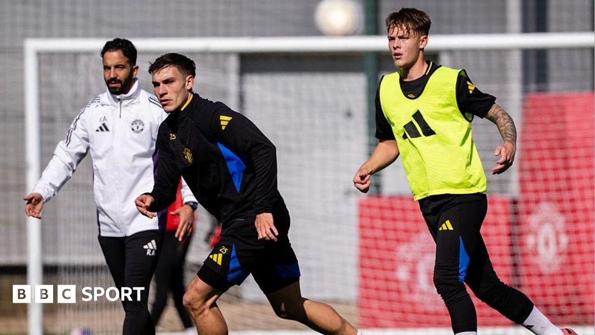 Man Utd news: Sam Mather scraps transfer plan - BBC Sport