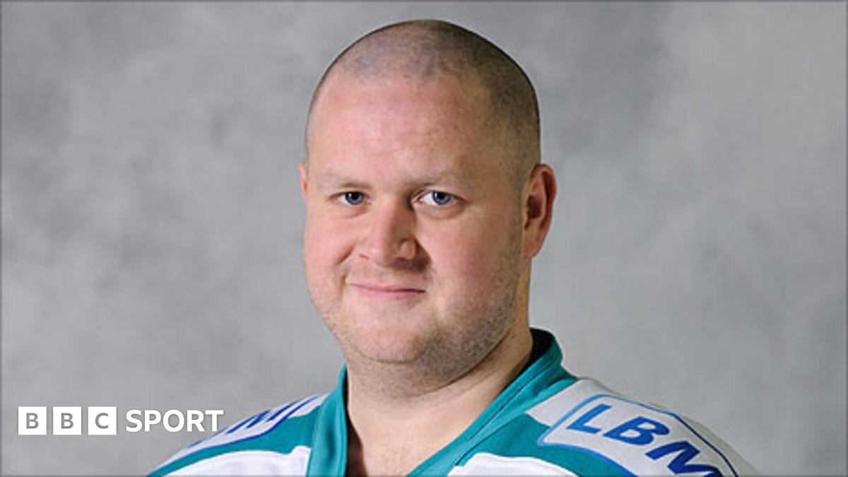 Gareth Roberts signs professional contract with Giants - BBC Sport