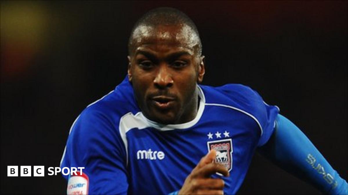 Striker Jason Scotland wants to stay at Ipswich Town - BBC Sport
