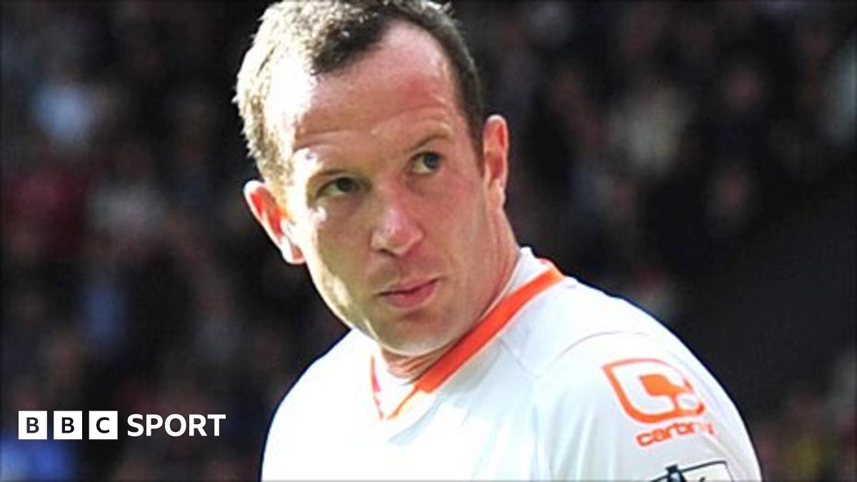 Charlie Adam's Blackpool future in doubt despite deal - BBC Sport