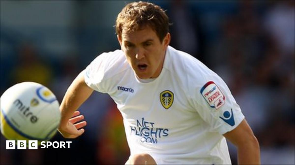 Bristol City sign Leeds United midfielder Neil Kilkenny - BBC Sport