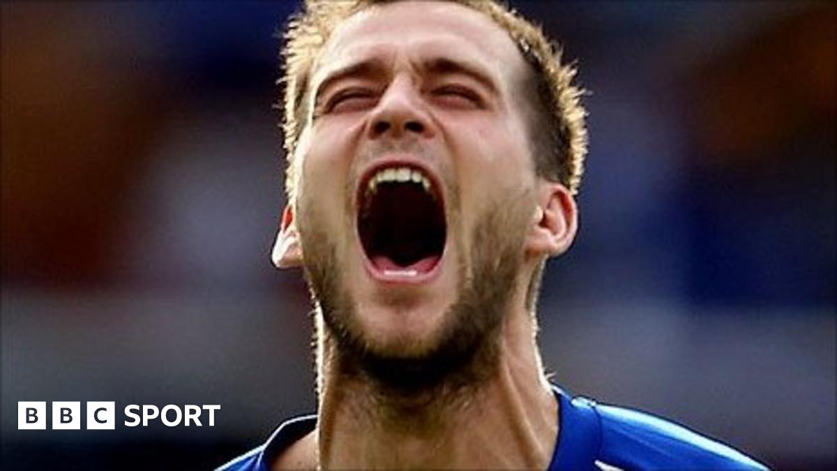 Roger Johnson completes move from Birmingham to Wolves - BBC Sport