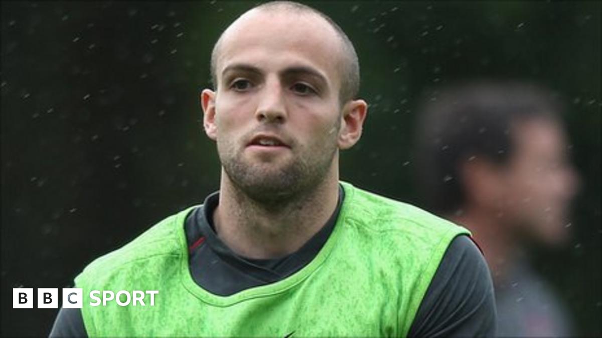 Winger Charlie Sharples signs new Gloucester deal - BBC Sport