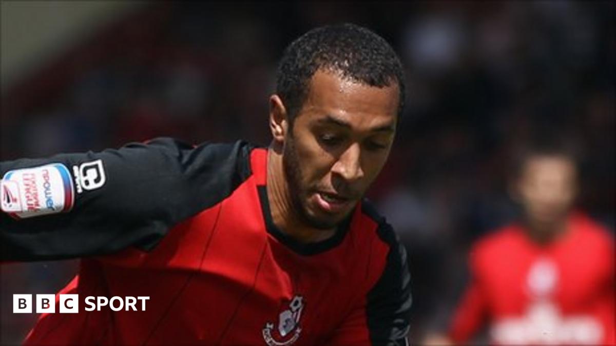 Huddersfield land Bournemouth's Anton Robinson - BBC Sport