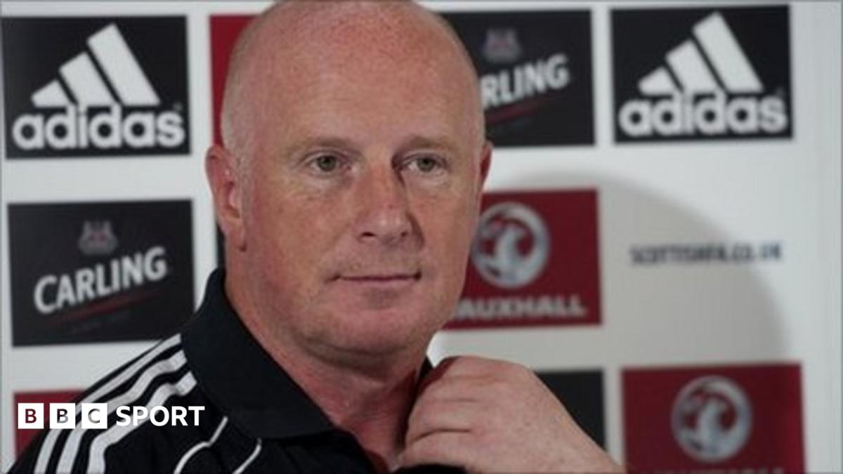 Scotland assistant Peter Houston praises squad unity - BBC Sport