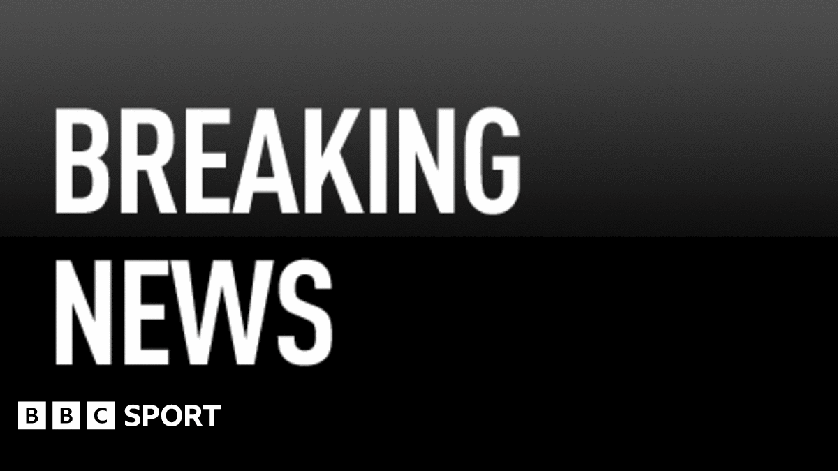 Stoke City sign Tottenham Hotspur's Peter Crouch in £12m deal - BBC Sport