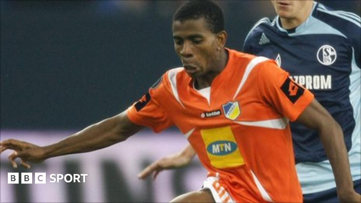 Fifa clears Nigeria's Onwuachi to quit his Greek club - BBC Sport