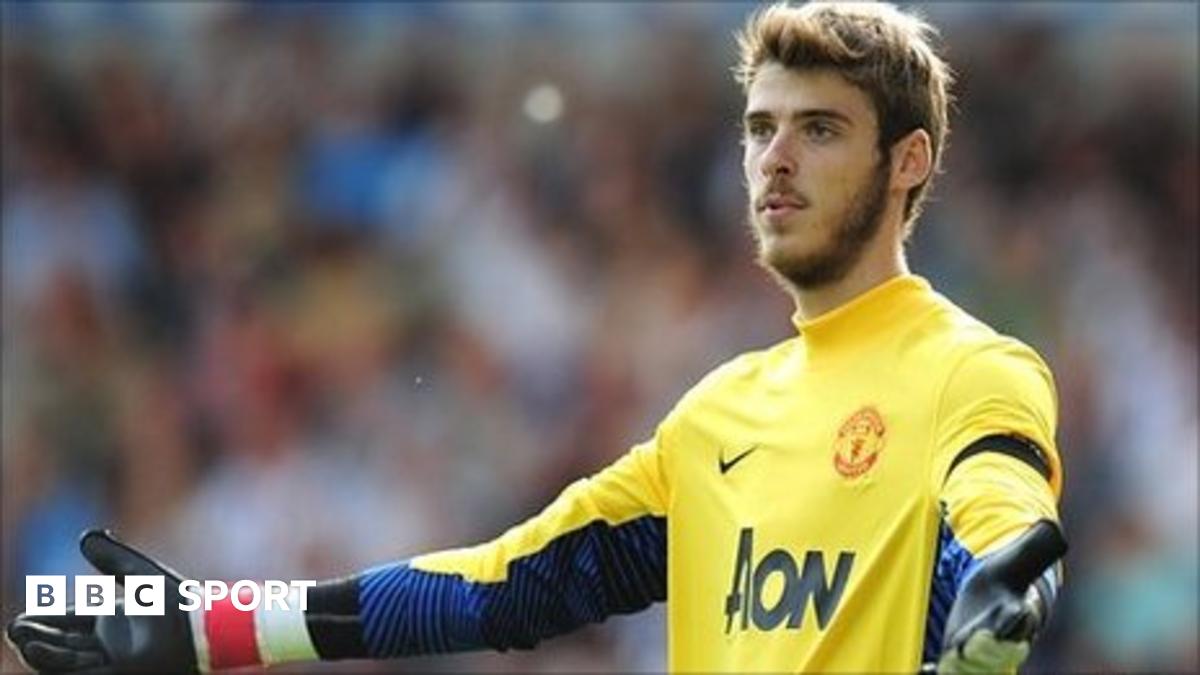 Manchester United's Chris Smalling defends David de Gea - BBC Sport