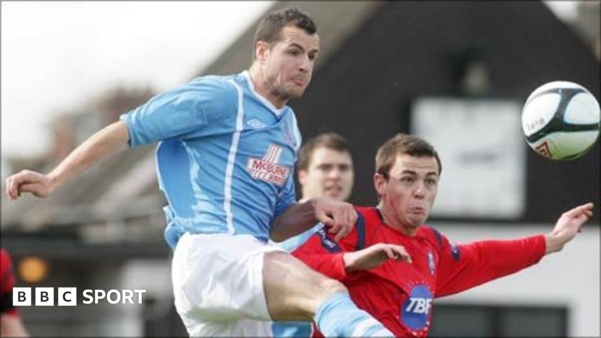 Former Coleraine player and boss Tony Curley dies - BBC Sport