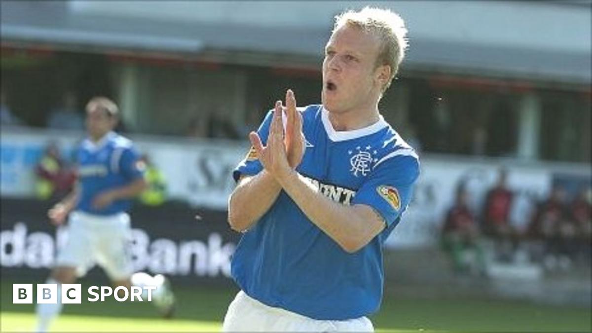 Rangers' Steven Naismith banned after elbow incident - BBC Sport