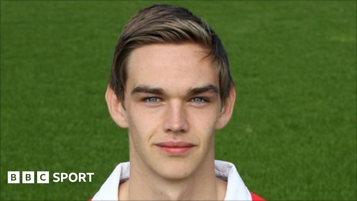 Tom Bender pleased to make Accrington Stanley comeback - BBC Sport