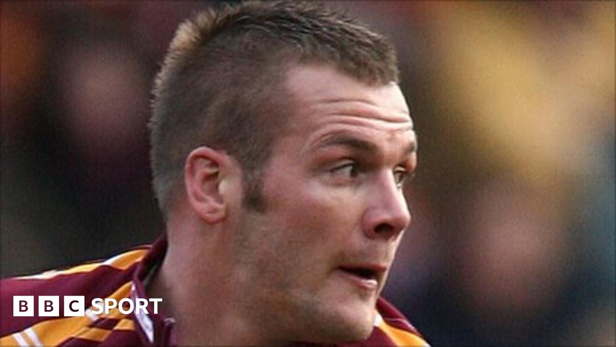 Leeds Rhinos sign Darrell Griffin from Huddersfield - BBC Sport