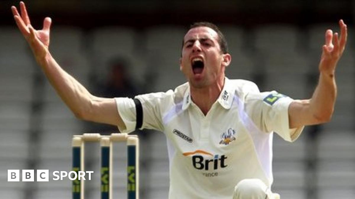 Seamer Tim Linley signs new Surrey contract - BBC Sport