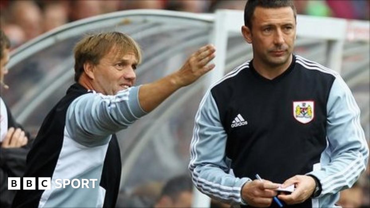 Coach Steve Wigley leaves Bristol City - BBC Sport