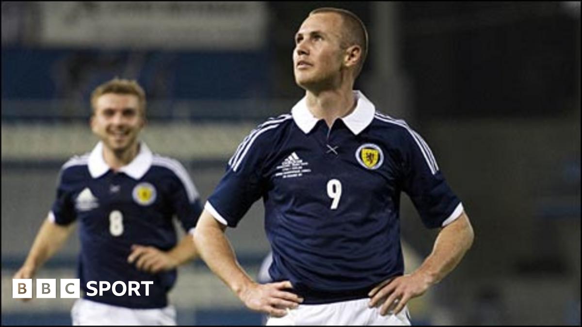 Jordan Rhodes fulfils childhood dream with Scotland cap - BBC Sport