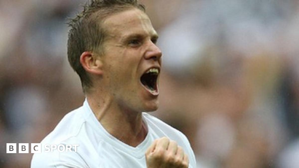 Mark Gower signs Swansea City contract extension - BBC Sport