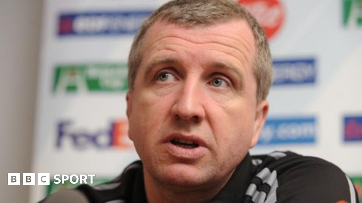 Ex-Ospreys coach Lyn Jones against central contracts - BBC Sport