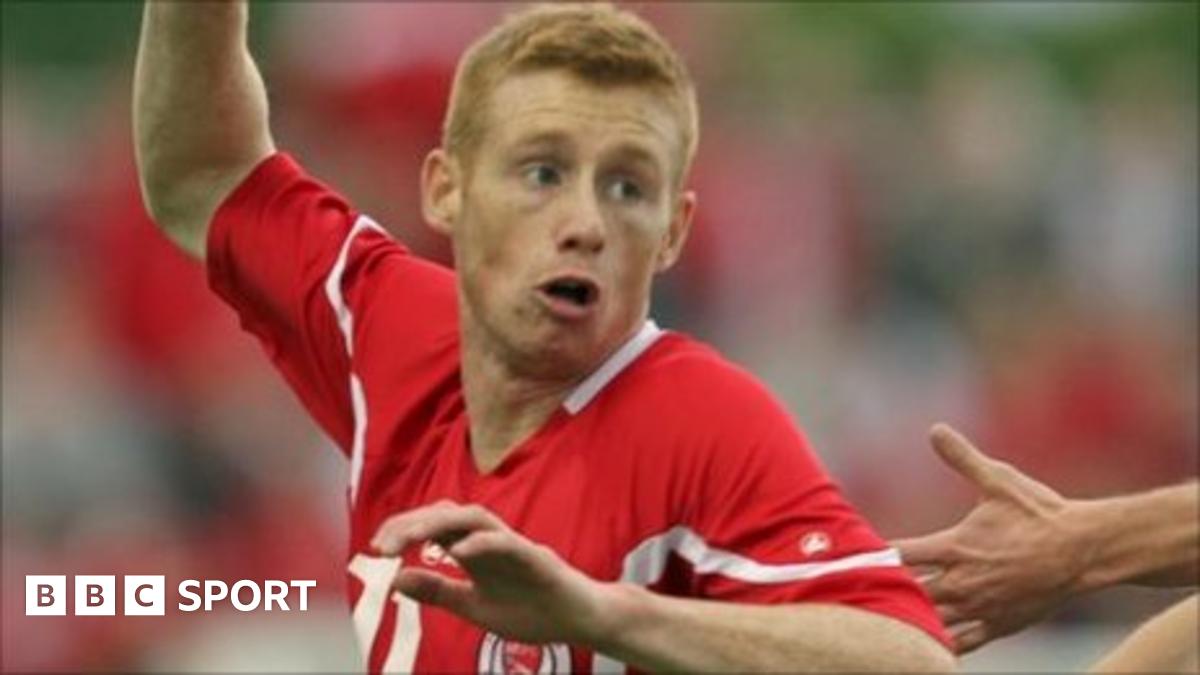 Hibernian sign up striker Eoin Doyle - BBC Sport