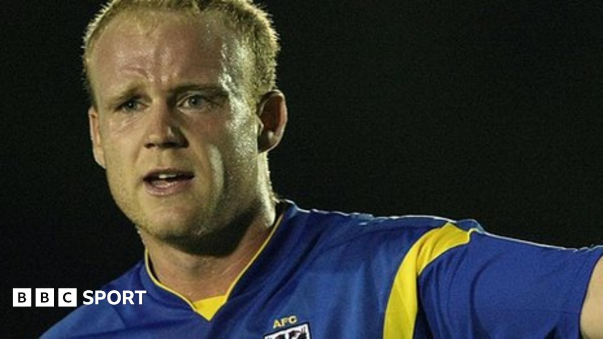 Newport County extend Lee Minshull loan stay - BBC Sport