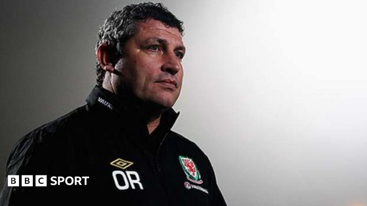 Wales coach Osian Roberts holds 'positive' talks with Chris Coleman ...