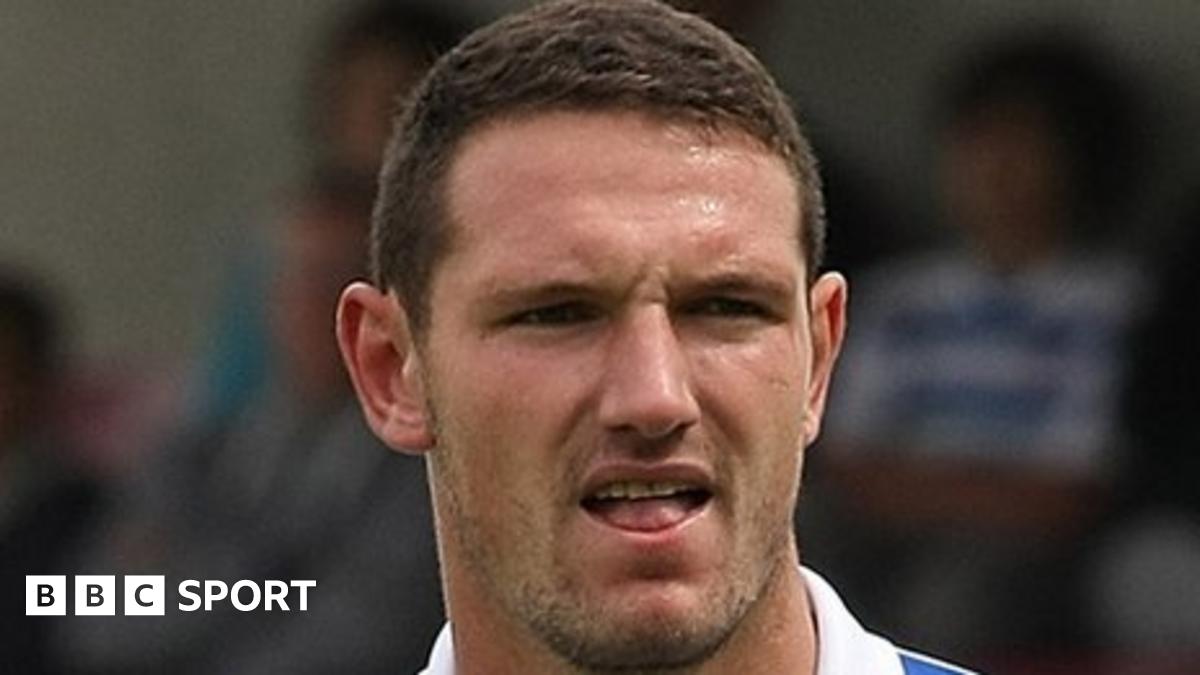 Huddersfield Town sign Reading's Sean Morrison on loan - BBC Sport
