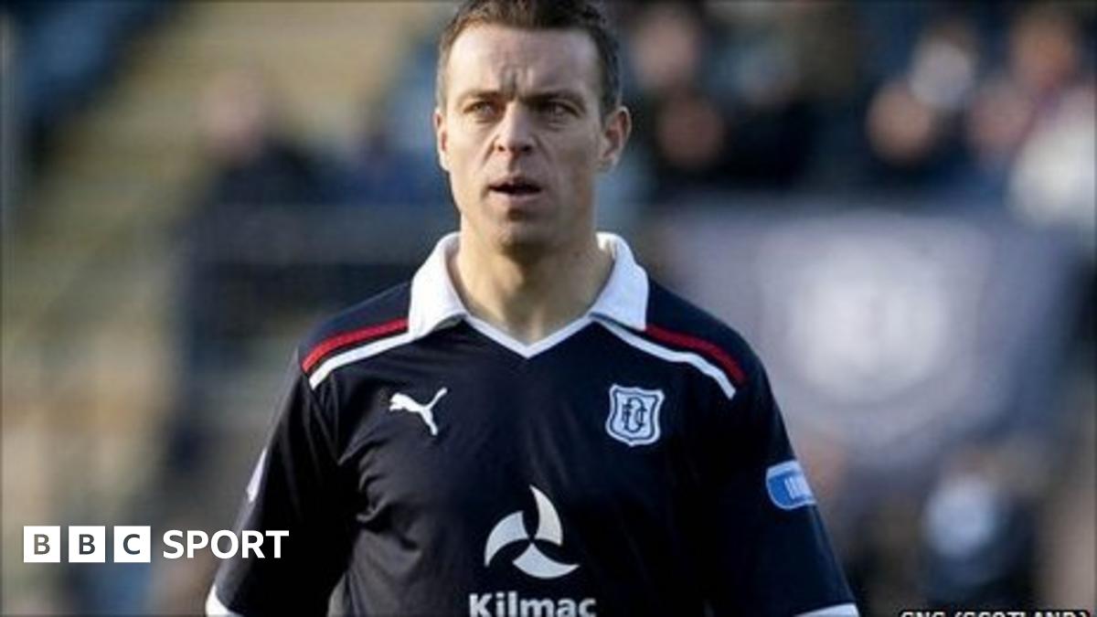 Aberdeen sign veteran Dundee midfielder Gavin Rae - BBC Sport