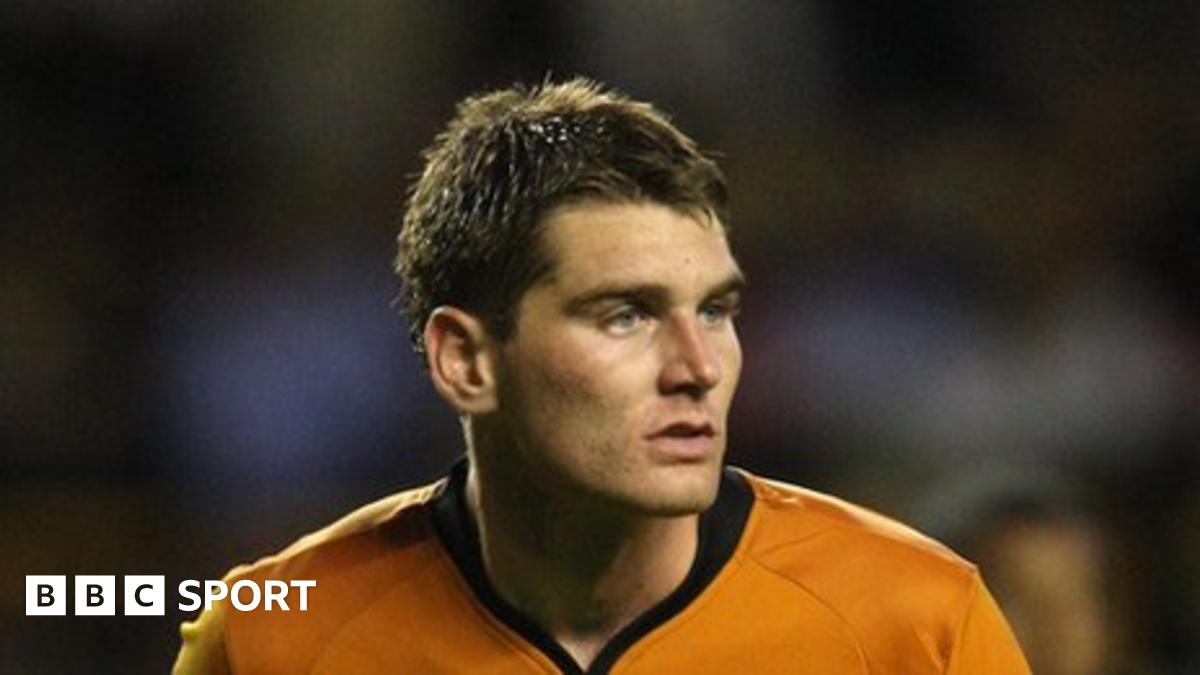 Brighton & Hove Albion sign Wolves striker Sam Vokes - BBC Sport