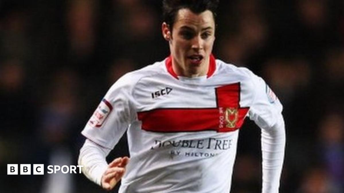 Leeds sign Tottenham Hotspur youngster Adam Smith on loan - BBC Sport
