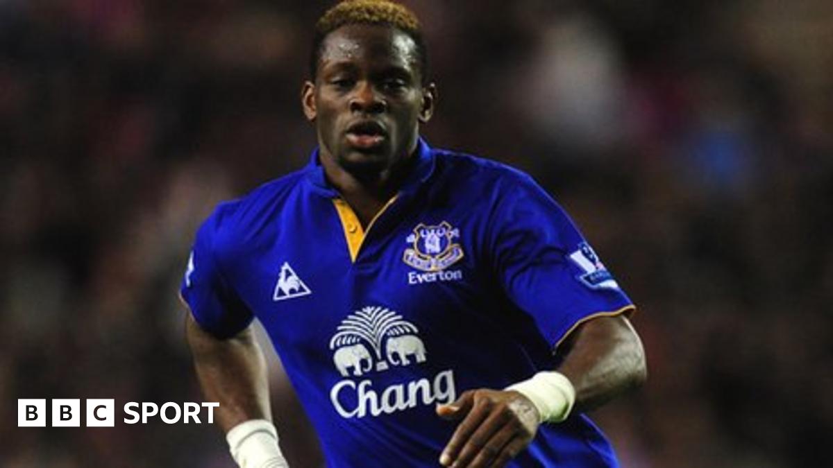 Louis Saha joins Spurs as Steven Pienaar moves to Everton - BBC Sport