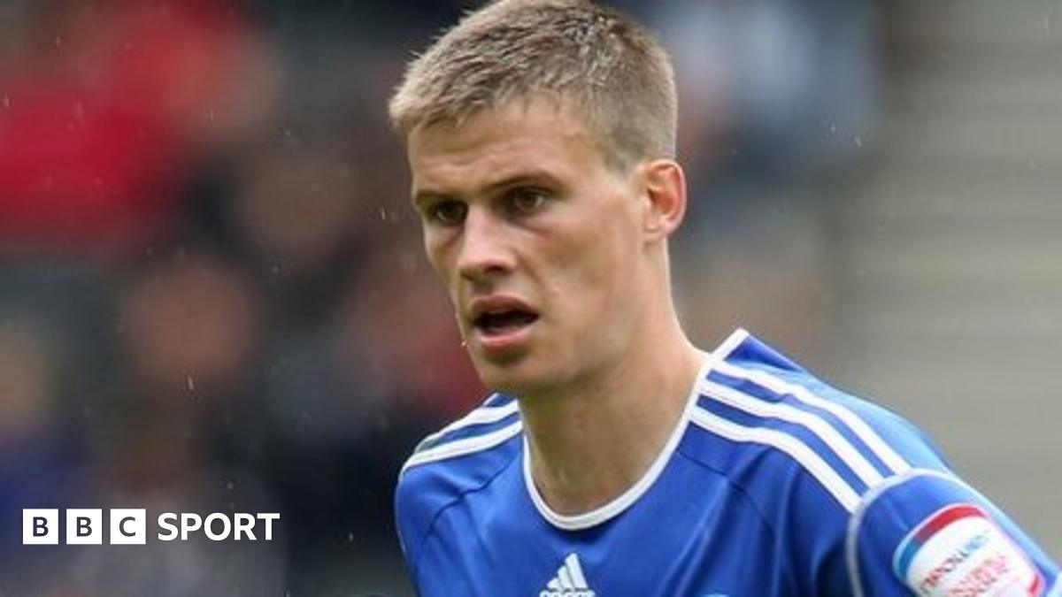 Norwich sign England U21 defender Ryan Bennett - BBC Sport
