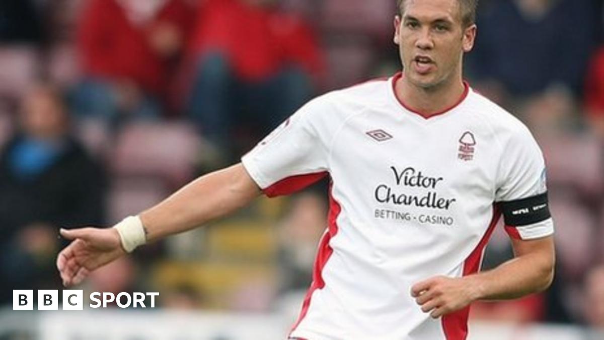 Luke Chambers joins Ipswich Town from Nottingham Forest - BBC Sport