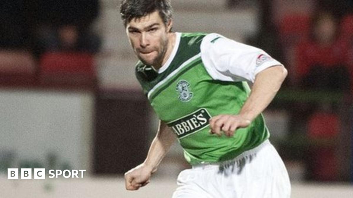 St Johnstone sign Michael Hart as Carl Finnigan joins Dundee - BBC Sport