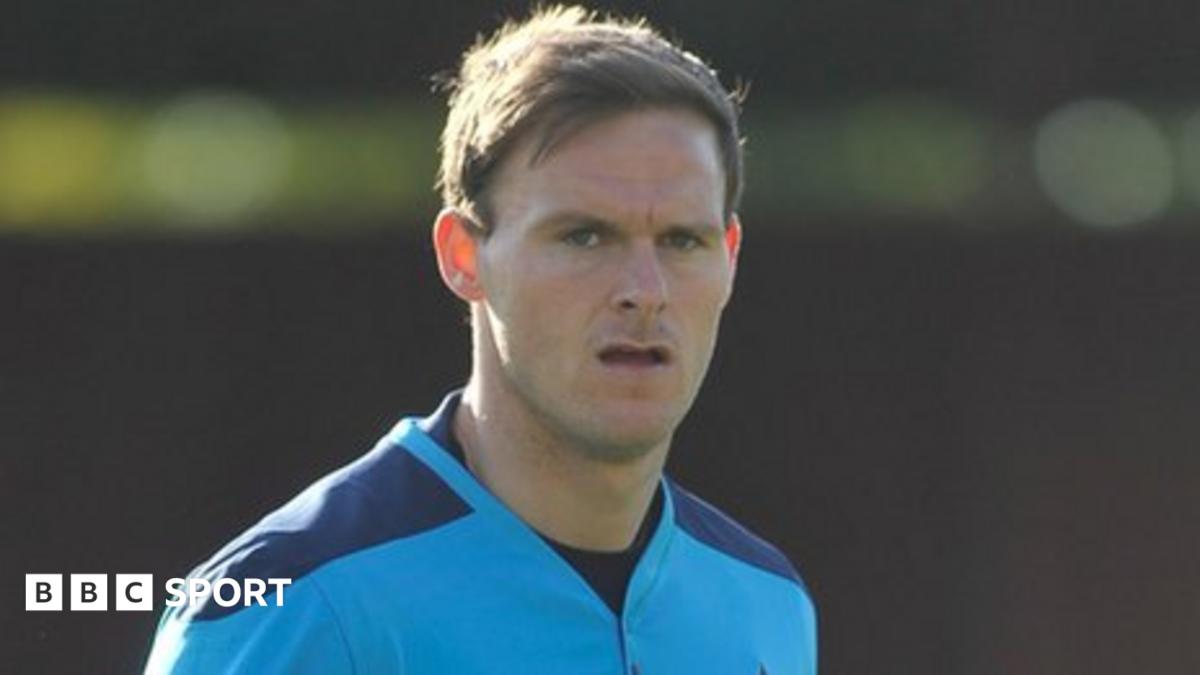 Bury sign Sunderland goalkeeper Trevor Carson on two-year deal - BBC Sport