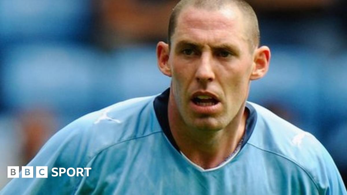 Wrexham secure ex-Liverpool right-back Stephen Wright - BBC Sport