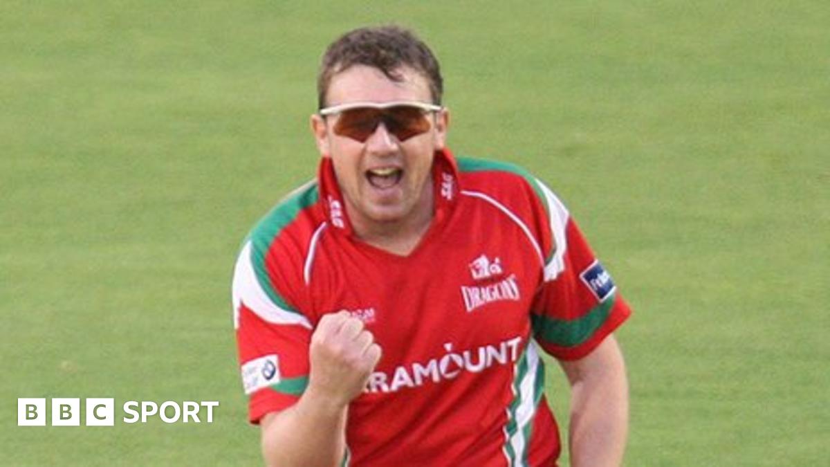 Veteran Robert Croft ready for two more seasons for Glamorgan - BBC Sport
