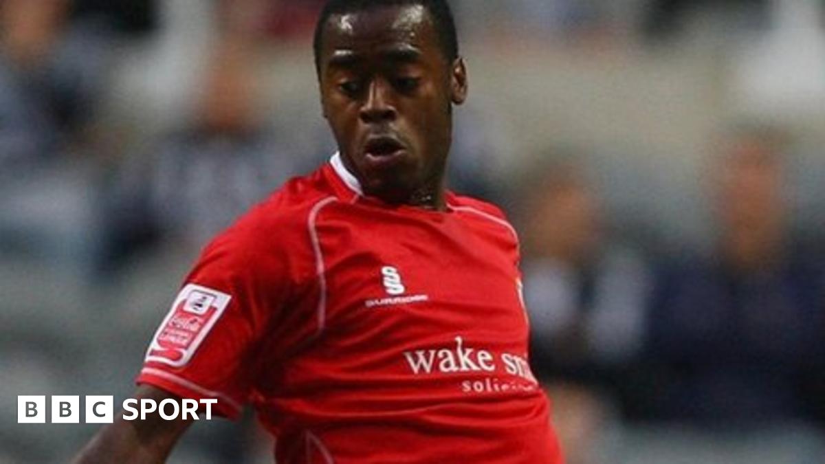 Exeter City sign free agents Rohan Ricketts & Alan Gow - BBC Sport