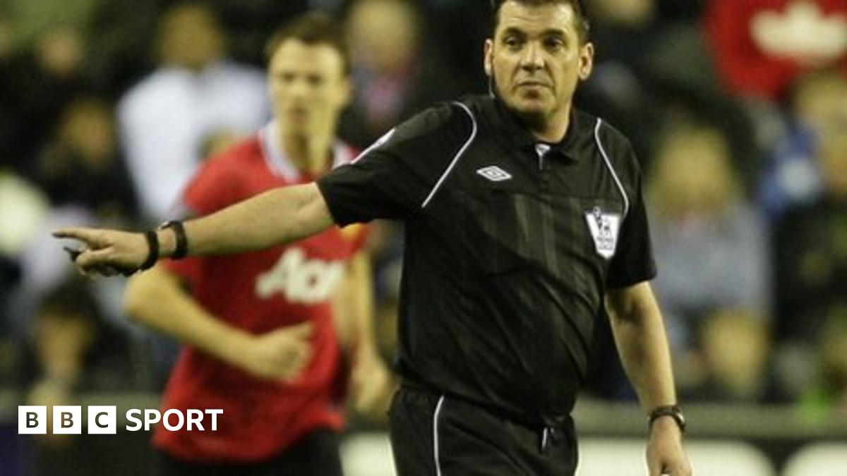 FA Cup: Phil Dowd selected to referee the final - BBC Sport