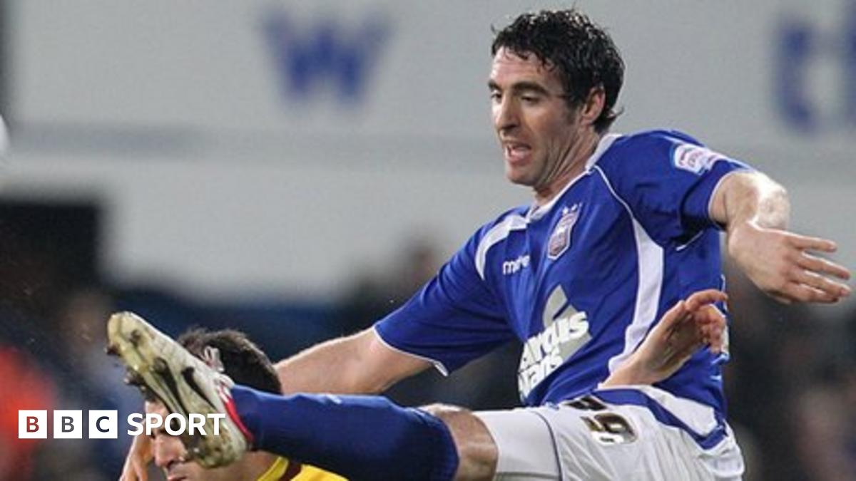Ipswich Town's Mark Kennedy confirms retirement plans - BBC Sport