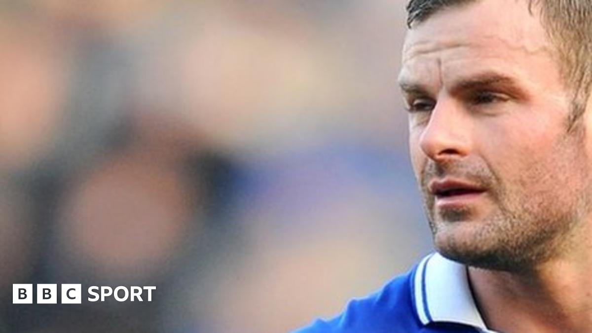 Leicester's Richie Wellens may be out for six months - BBC Sport