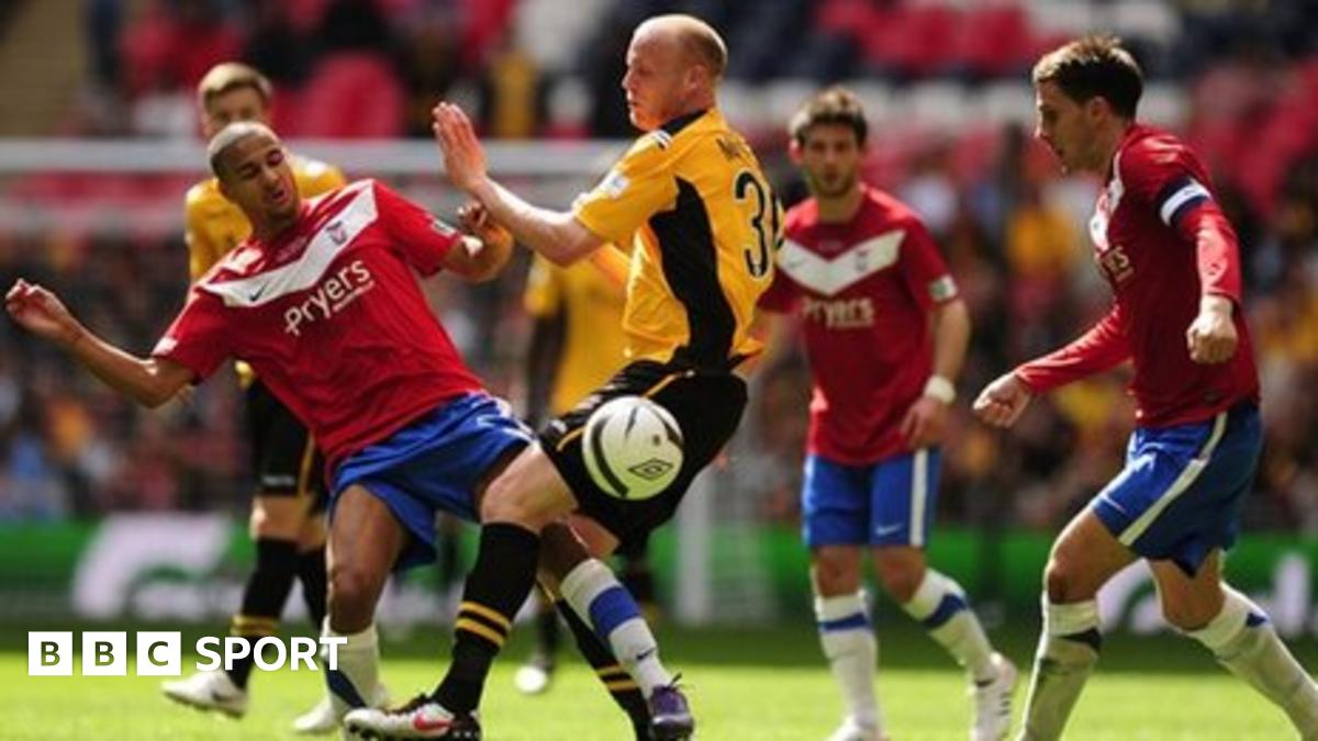 FA Trophy: Newport County 0-2 York City - BBC Sport